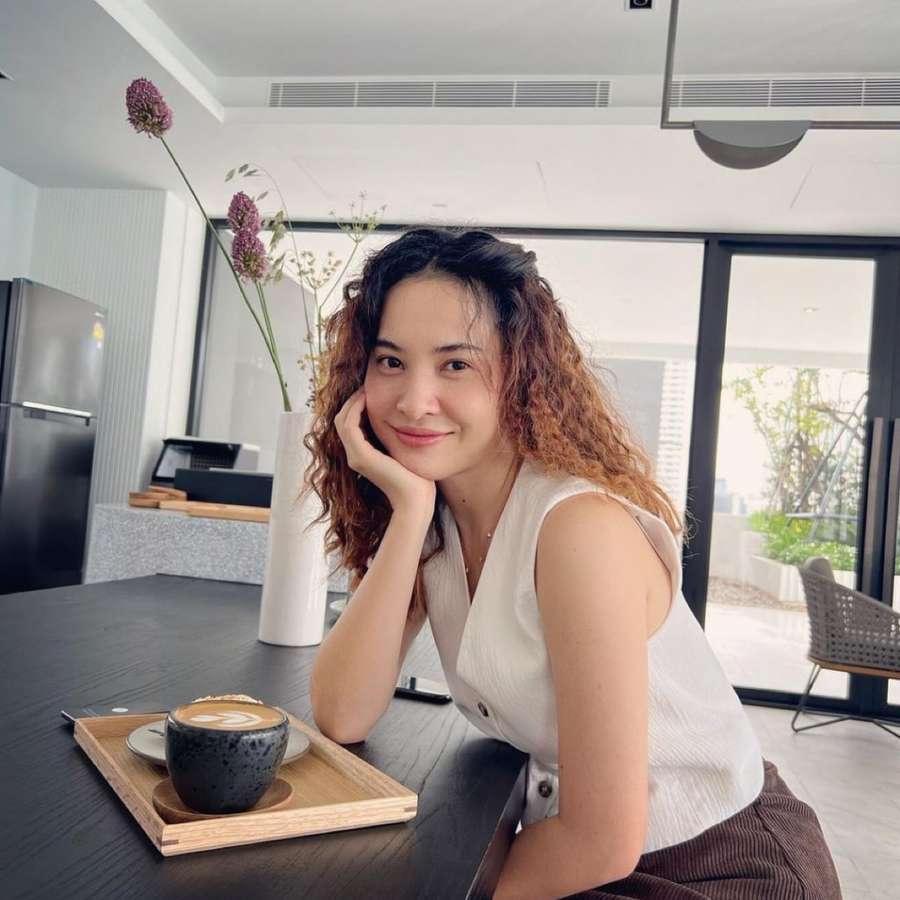 Julia: Hi.. | Hamilton Asian Personals