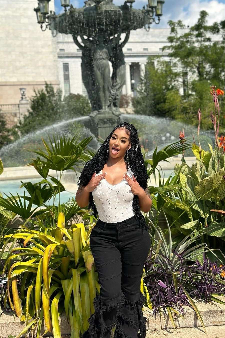 Kayla : Hi.. | Ola Chat